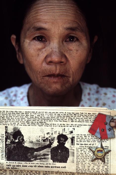 The Story behind the famous “Saigon Execution” Photo – CherriesWriter ...